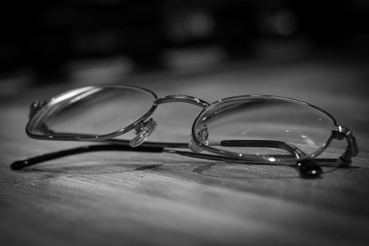 What Makes a Pair of Glasses High Quality? - LifeYourWay